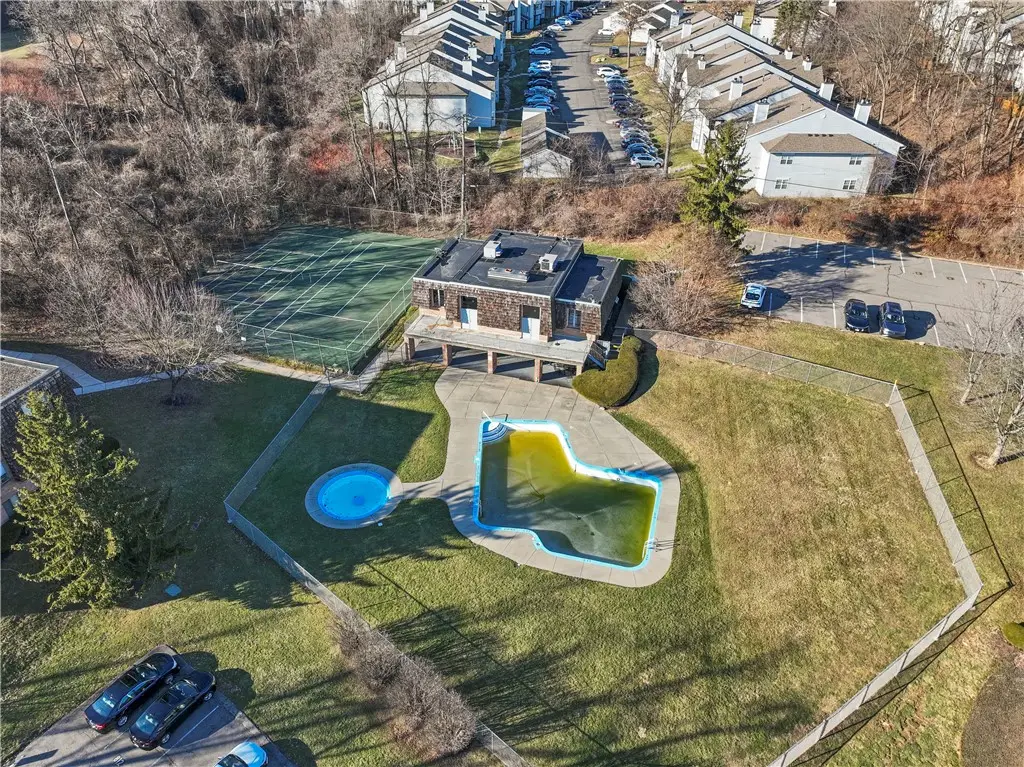 1112 Forest Green Dr, Coraopolis, PA 15108 - Apartment building for ...